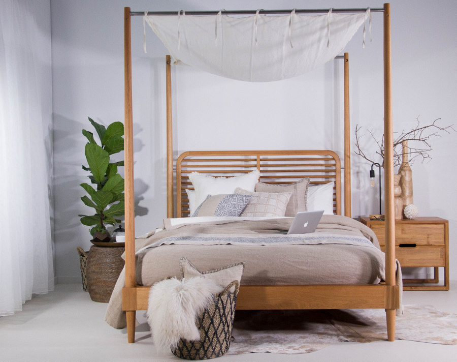 Reproduction Canopy Beds