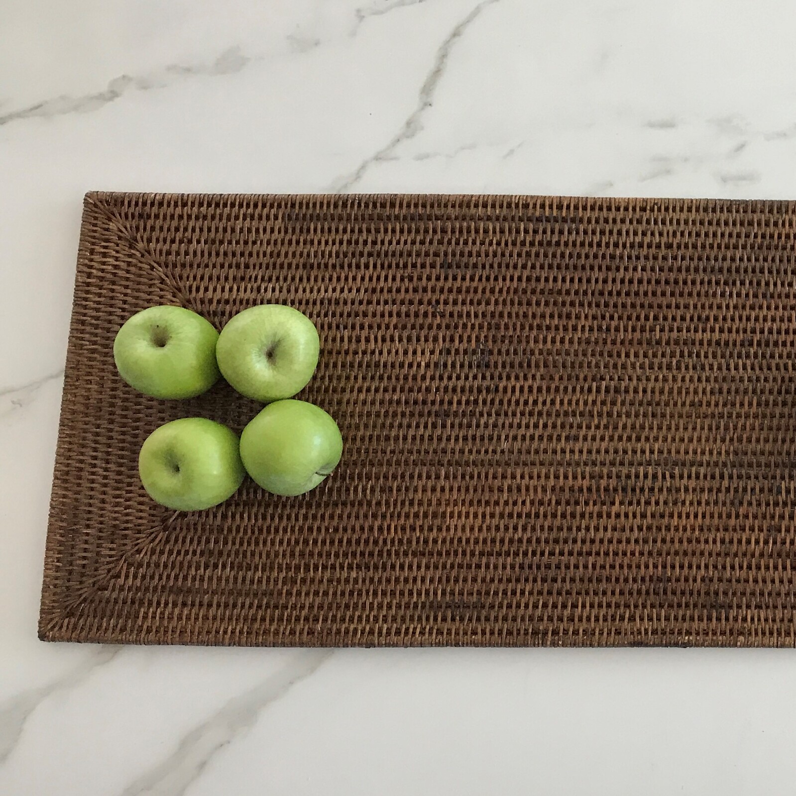 V860 Table Runner Satara